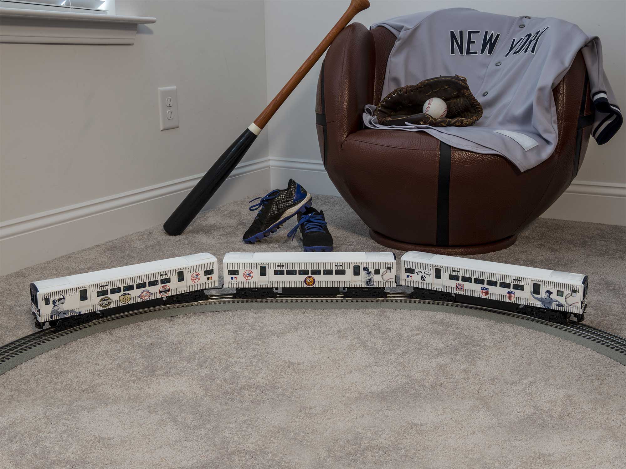 MLB® New York Yankees™ LionChief™ Subway Train Set